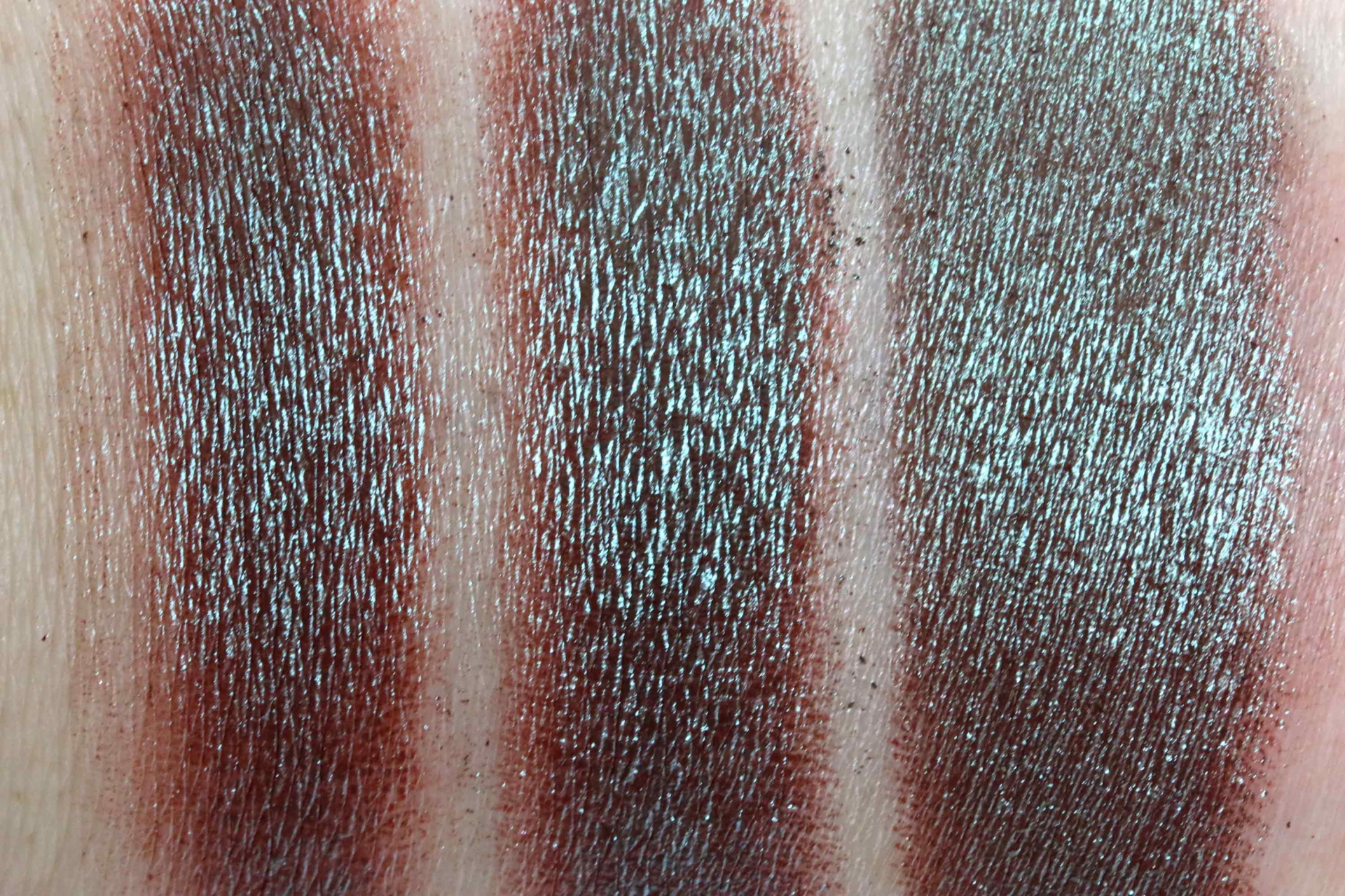 Schritt für Schritt: AMU Tutorial mit MAC Blue Brown Pigment - InnenAussen