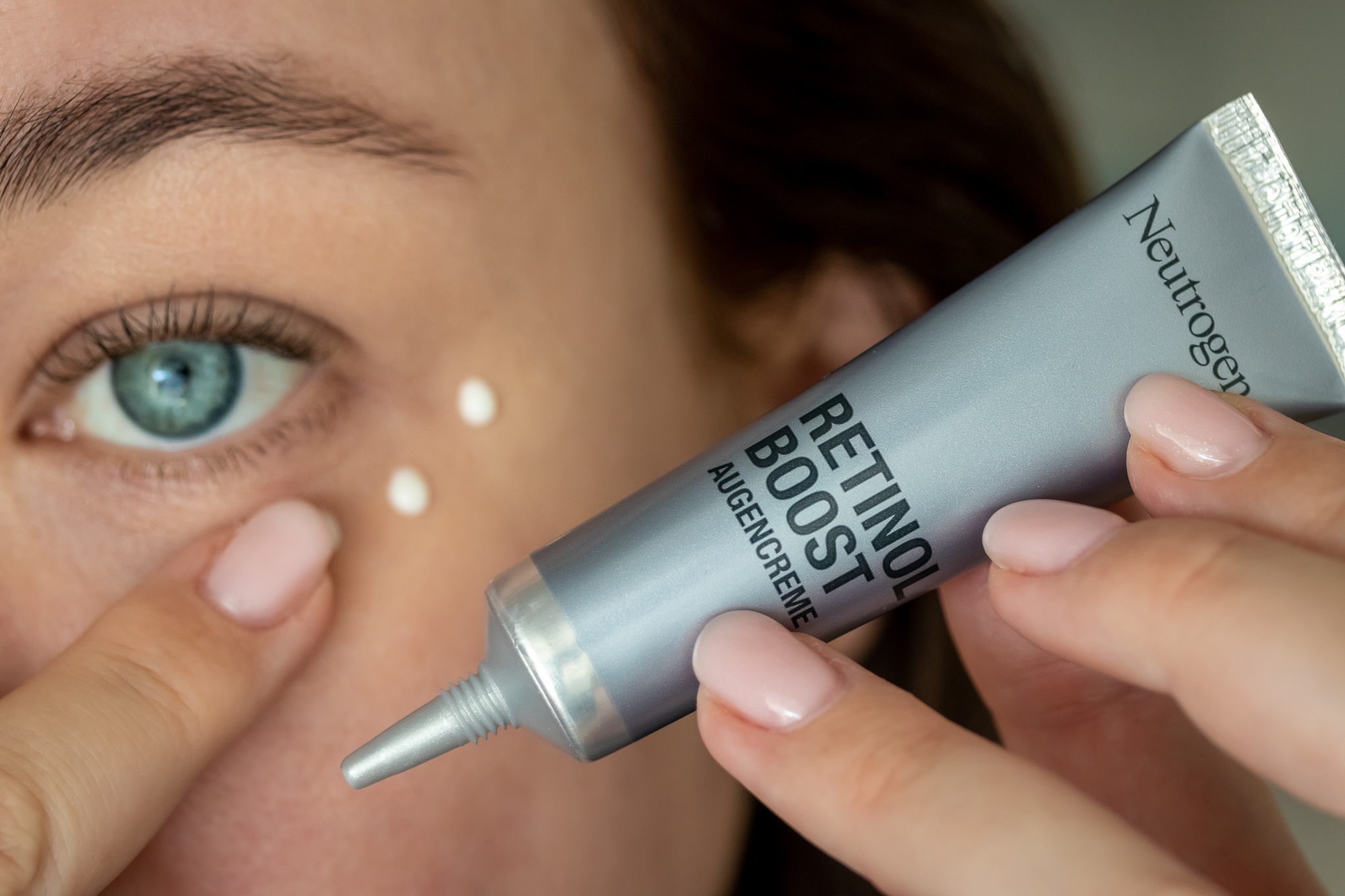 Neutrogena Retinol Boost - Anti-Aging Power mit reinem Retinol ...